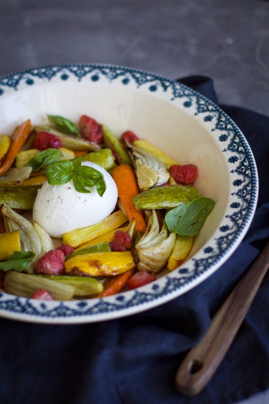 Salade de légumes rôtis, fraises et burrata - Styliste culinaire Lyon ...